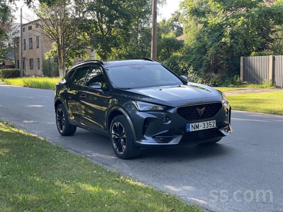 Pelēks Cupra Formentor 2023 Rīga, ar dzinēja tilpumu 1.50 L un nobraukumu 63 tūkst. km par 25000 €, foto 3 vietnē AUTOMOTO.COM.LV
