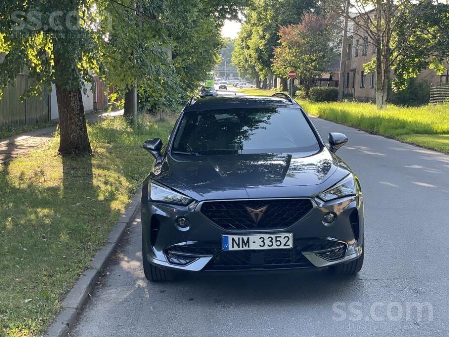 Pelēks Cupra Formentor 2023 Rīga, ar dzinēja tilpumu 1.50 L un nobraukumu 63 tūkst. km par 25000 €, foto 4 vietnē AUTOMOTO.COM.LV