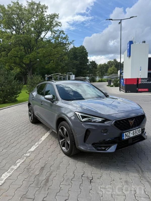 Серый Cupra Formentor 2024 в Рига, объемом двигателя 1.50 л и пробегом 35 тыс. км за 25600 €, фото 2 на AUTOMOTO.COM.LV