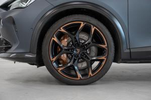 Серый Cupra Formentor 2022 в Вильнюс, объемом двигателя 2.50 л и пробегом 74 тыс. км за 34600 €, фото 32 на AUTOMOTO.COM.LV