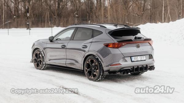 Pelēks Cupra Formentor 2024 Pērnava, ar dzinēja tilpumu 2.00 L un nobraukumu 30 tūkst. km par 35000 €, foto 2 vietnē AUTOMOTO.COM.LV