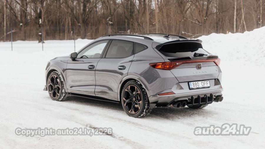 Pelēks Cupra Formentor 2024 Pērnava, ar dzinēja tilpumu 2.00 L un nobraukumu 30 tūkst. km par 35000 €, foto 2 vietnē AUTOMOTO.COM.LV