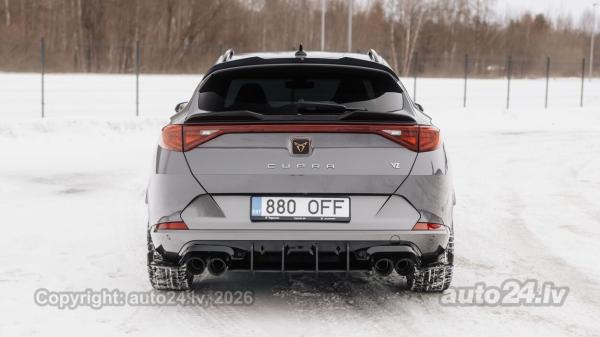 Pelēks Cupra Formentor 2024 Pērnava, ar dzinēja tilpumu 2.00 L un nobraukumu 30 tūkst. km par 35000 €, foto 4 vietnē AUTOMOTO.COM.LV