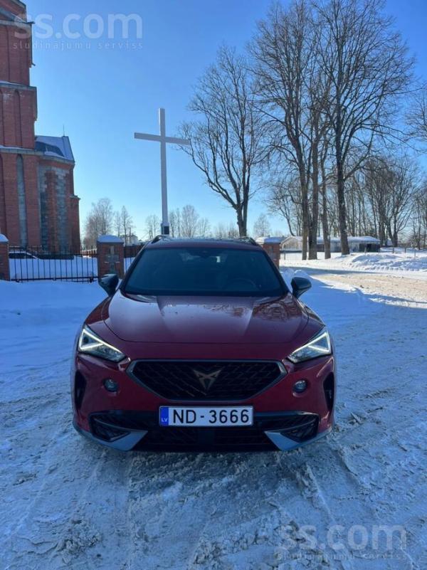 Красный Cupra Formentor 2022 в Рига, объемом двигателя 1.50 л и пробегом 63 тыс. км за 24000 €, фото 1 на AUTOMOTO.COM.LV