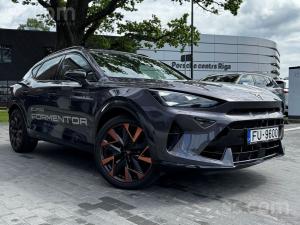 Violets Cupra Formentor 2025 Rīga, ar dzinēja tilpumu 2.00 L un nobraukumu 14 tūkst. km par 37150 €, foto 4 vietnē AUTOMOTO.COM.LV