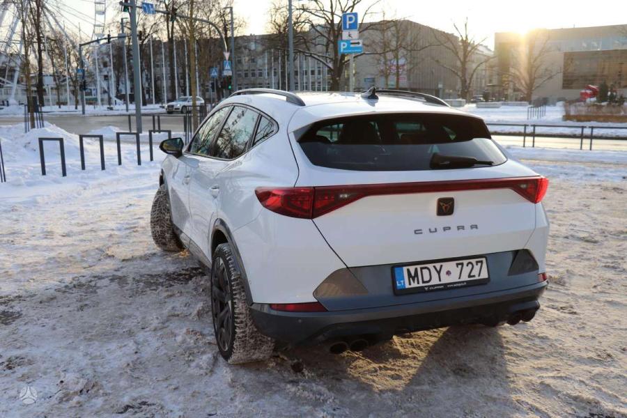 White Cupra Formentor 2021 in Siauliai, with an engine capacity of 1.98 L and mileage of 93 thousand km for 25500 €, photo 3 on AUTOMOTO.COM.LV