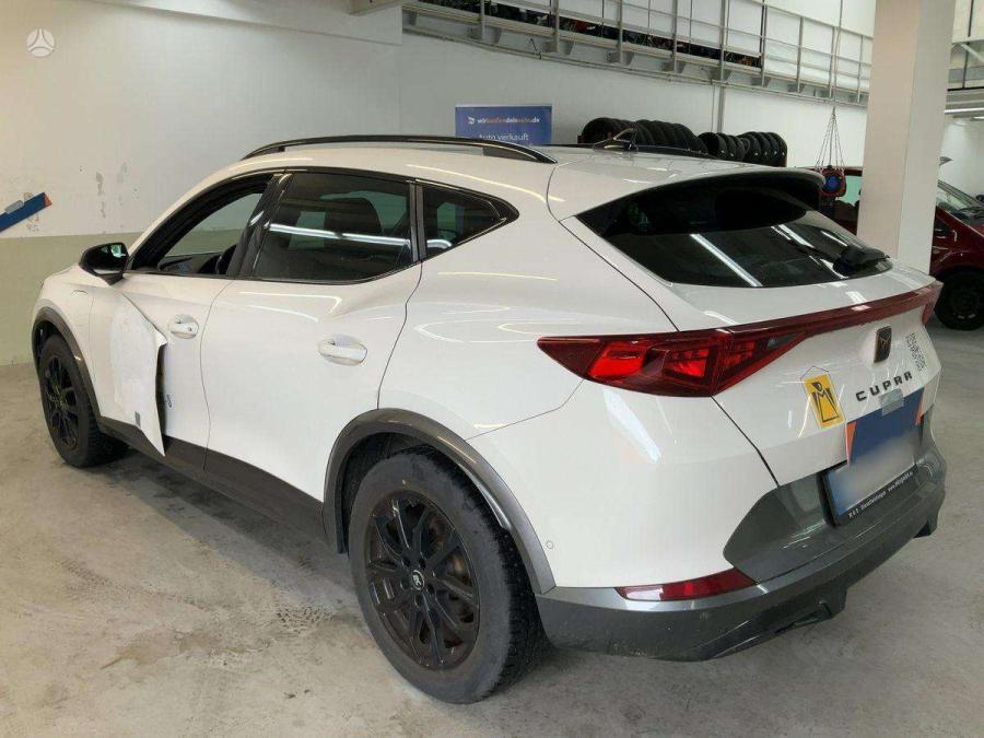 Balts Cupra Formentor 2021 Kauņa, ar dzinēja tilpumu 1.40 L un nobraukumu 141 tūkst. km par 20600 €, foto 3 vietnē AUTOMOTO.COM.LV
