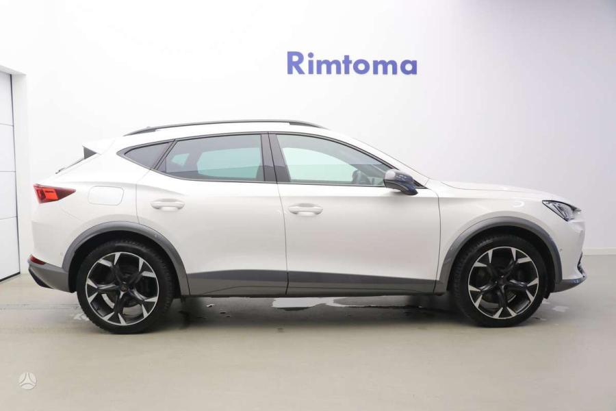 White Cupra Formentor 2021 in Vilnius, with an engine capacity of 1.98 L and mileage of 155 thousand km for 20590 €, photo 4 on AUTOMOTO.COM.LV