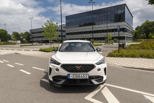 Белый Cupra Formentor 2021 в Вильнюс, объемом двигателя 1.40 л и пробегом 42 тыс. км за 25200 €, фото 2 на AUTOMOTO.COM.LV