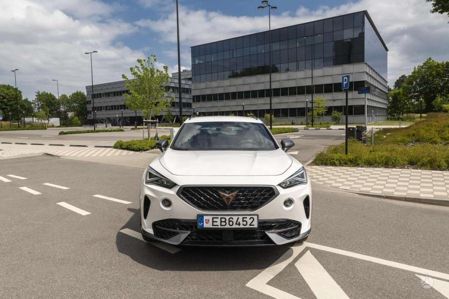 Balts Cupra Formentor 2021 Viļņa, ar dzinēja tilpumu 1.40 L un nobraukumu 42 tūkst. km par 25200 €, foto 3 vietnē AUTOMOTO.COM.LV