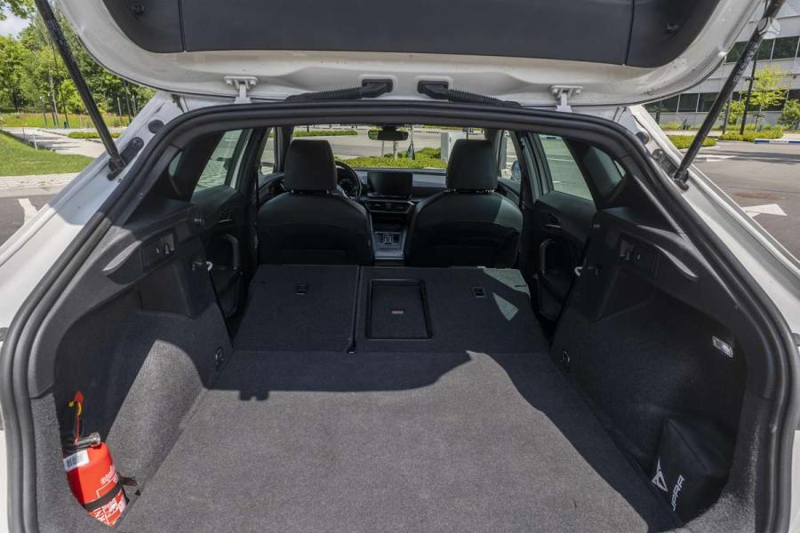Balts Cupra Formentor 2021 Viļņa, ar dzinēja tilpumu 1.40 L un nobraukumu 42 tūkst. km par 25200 €, foto 16 vietnē AUTOMOTO.COM.LV