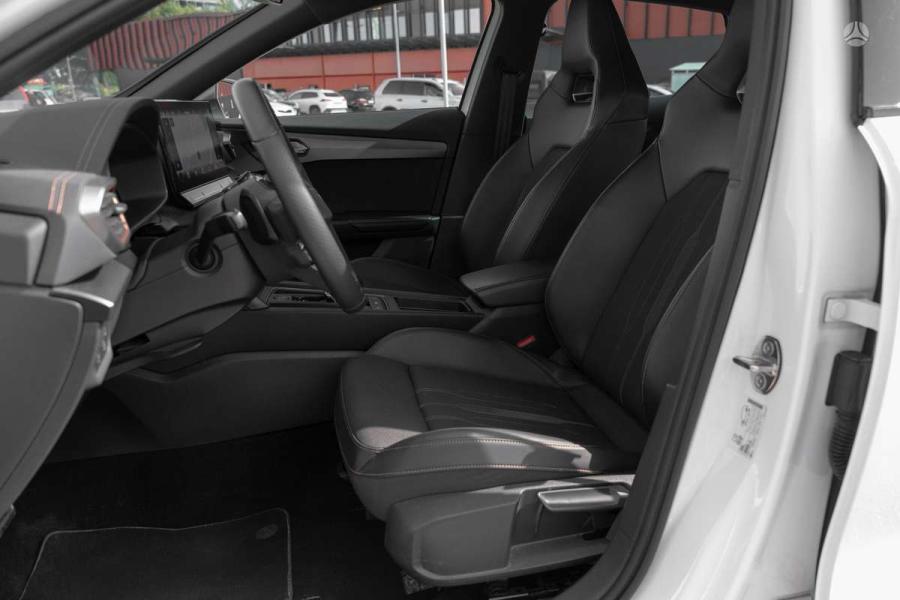 Белый Cupra Formentor 2021 в Вильнюс, объемом двигателя 1.98 л и пробегом 103 тыс. км за 25000 €, фото 3 на AUTOMOTO.COM.LV