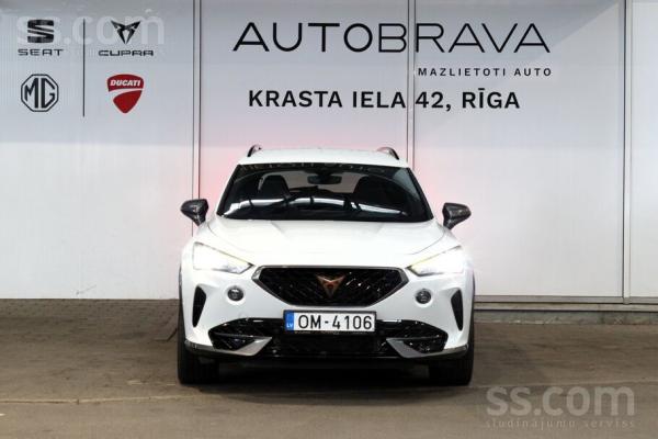 Белый Cupra Formentor 2022 в Рига, объемом двигателя 2.00 л и пробегом 85 тыс. км за 27490 €, фото 2 на AUTOMOTO.COM.LV