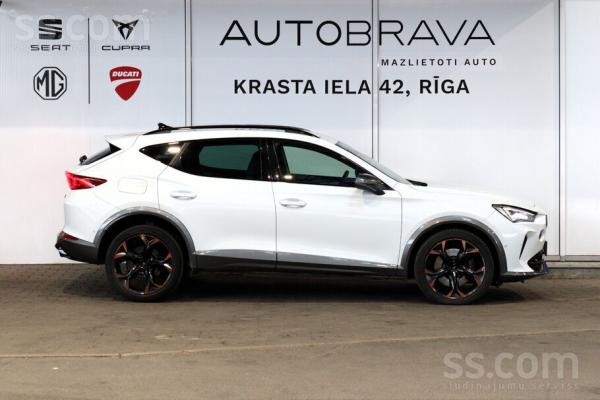 Белый Cupra Formentor 2022 в Рига, объемом двигателя 2.00 л и пробегом 85 тыс. км за 27490 €, фото 5 на AUTOMOTO.COM.LV