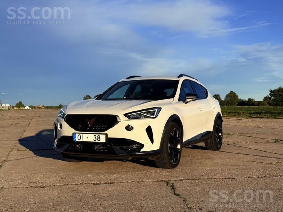 White Cupra Formentor 2022 in Riga, with an engine capacity of 2.00 L and mileage of 37 thousand km for 29000 €, photo 4 on AUTOMOTO.COM.LV