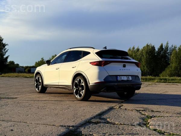 Белый Cupra Formentor 2022 в Рига, объемом двигателя 2.00 л и пробегом 37 тыс. км за 29000 €, фото 4 на AUTOMOTO.COM.LV