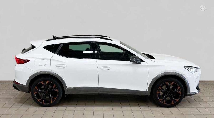 White Cupra Formentor 2022 in Kaunas, with an engine capacity of 1.98 L and mileage of 57 thousand km for 27500 €, photo 4 on AUTOMOTO.COM.LV
