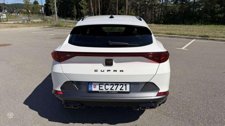 Balts Cupra Formentor 2022 Viļņa, ar dzinēja tilpumu 1.40 L un nobraukumu 95 tūkst. km par 25400 €, foto 4 vietnē AUTOMOTO.COM.LV