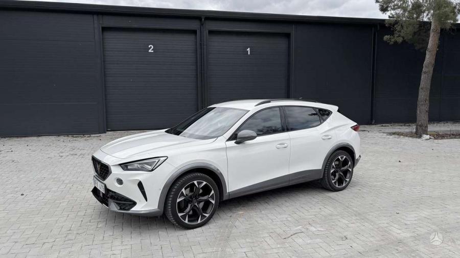 White Cupra Formentor 2022 in Kaunas, with an engine capacity of 1.98 L and mileage of 54 thousand km for 29800 €, photo 1 on AUTOMOTO.COM.LV
