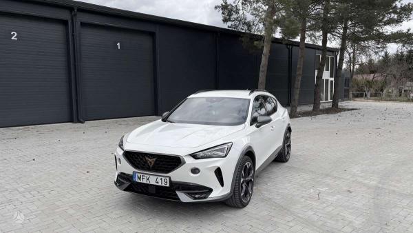 White Cupra Formentor 2022 in Kaunas, with an engine capacity of 1.98 L and mileage of 54 thousand km for 29800 €, photo 2 on AUTOMOTO.COM.LV