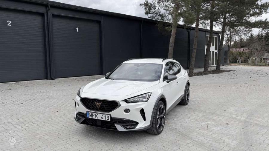 White Cupra Formentor 2022 in Kaunas, with an engine capacity of 1.98 L and mileage of 54 thousand km for 29800 €, photo 3 on AUTOMOTO.COM.LV