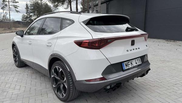 White Cupra Formentor 2022 in Kaunas, with an engine capacity of 1.98 L and mileage of 54 thousand km for 29800 €, photo 5 on AUTOMOTO.COM.LV