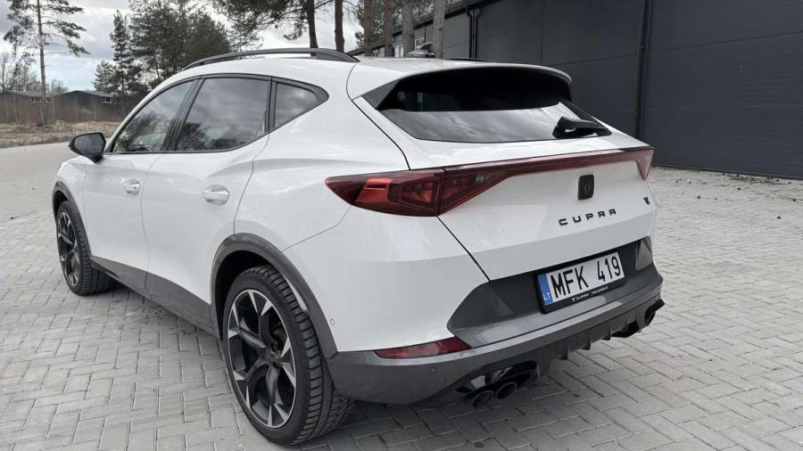 White Cupra Formentor 2022 in Kaunas, with an engine capacity of 1.98 L and mileage of 54 thousand km for 29800 €, photo 6 on AUTOMOTO.COM.LV