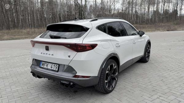 White Cupra Formentor 2022 in Kaunas, with an engine capacity of 1.98 L and mileage of 54 thousand km for 29800 €, photo 6 on AUTOMOTO.COM.LV