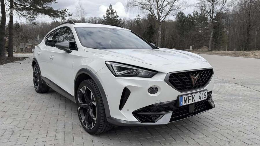 White Cupra Formentor 2022 in Kaunas, with an engine capacity of 1.98 L and mileage of 54 thousand km for 29800 €, photo 10 on AUTOMOTO.COM.LV