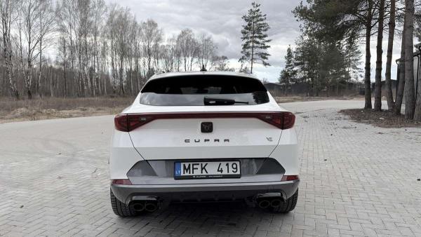 White Cupra Formentor 2022 in Kaunas, with an engine capacity of 1.98 L and mileage of 54 thousand km for 29800 €, photo 10 on AUTOMOTO.COM.LV