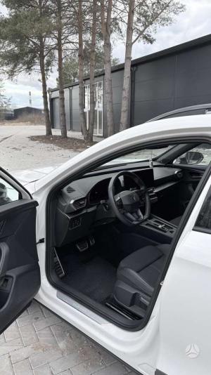 White Cupra Formentor 2022 in Kaunas, with an engine capacity of 1.98 L and mileage of 54 thousand km for 29800 €, photo 13 on AUTOMOTO.COM.LV