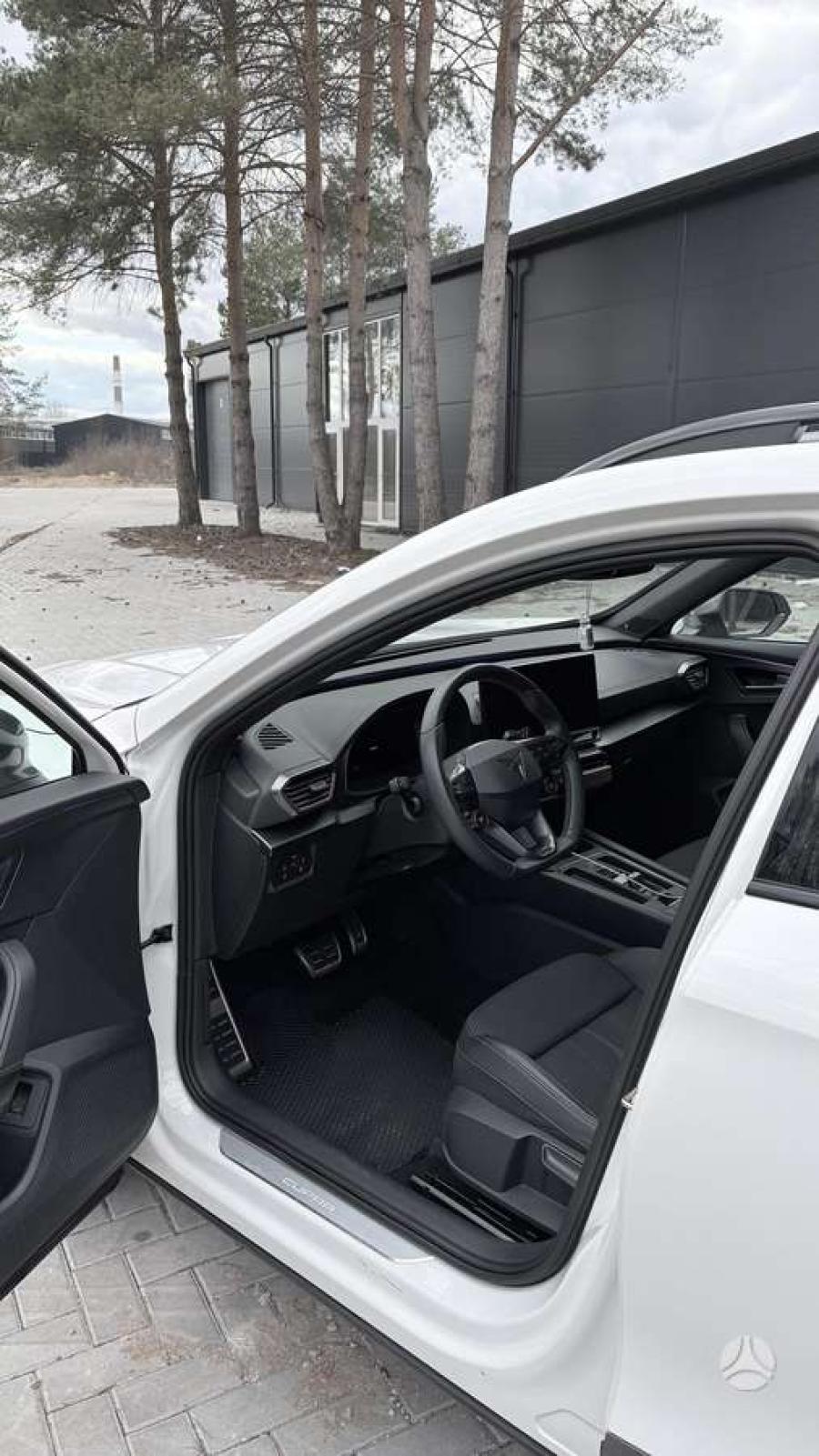 White Cupra Formentor 2022 in Kaunas, with an engine capacity of 1.98 L and mileage of 54 thousand km for 29800 €, photo 13 on AUTOMOTO.COM.LV