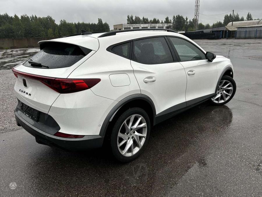White Cupra Formentor 2022 in Panevezys, with an engine capacity of 1.97 L and mileage of 74 thousand km for 21300 €, photo 6 on AUTOMOTO.COM.LV