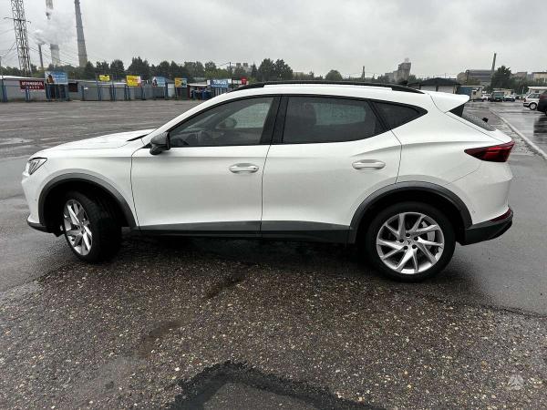 White Cupra Formentor 2022 in Panevezys, with an engine capacity of 1.97 L and mileage of 74 thousand km for 21300 €, photo 8 on AUTOMOTO.COM.LV