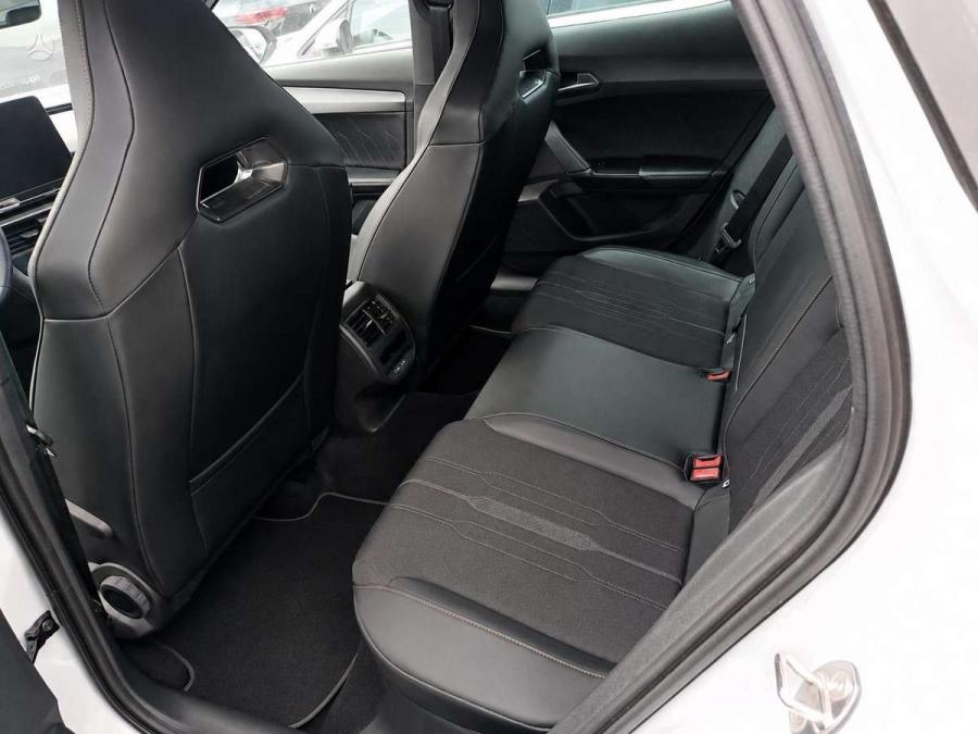 White Cupra Formentor 2022 in Vilnius, with an engine capacity of 1.40 L and mileage of 42 thousand km for 23900 €, photo 5 on AUTOMOTO.COM.LV