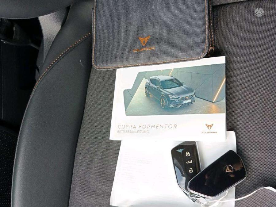 White Cupra Formentor 2022 in Vilnius, with an engine capacity of 1.40 L and mileage of 42 thousand km for 23900 €, photo 6 on AUTOMOTO.COM.LV