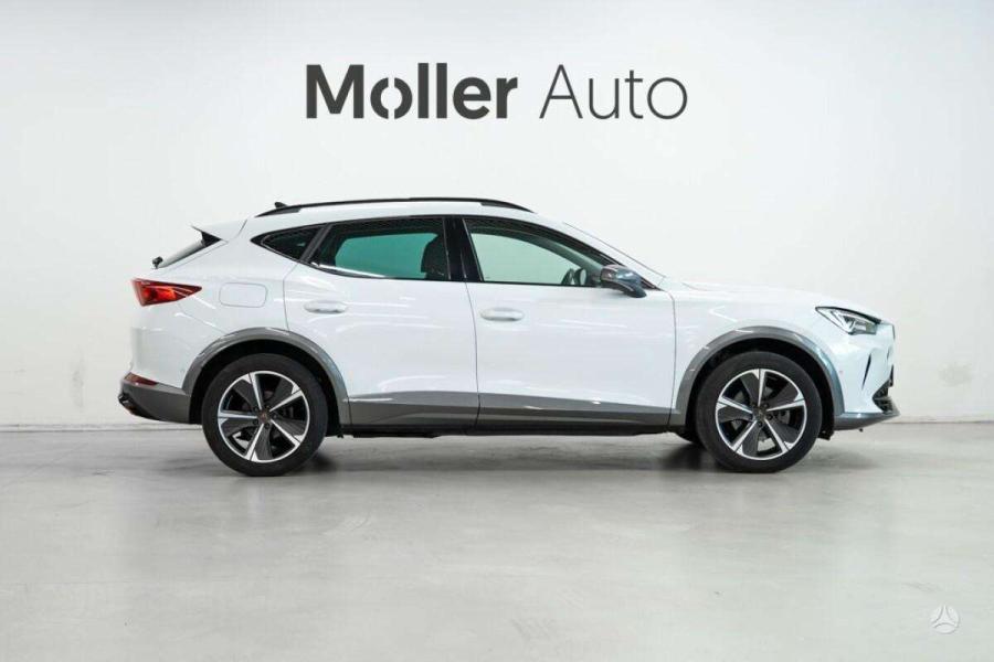 White Cupra Formentor 2022 in Vilnius, with an engine capacity of 1.40 L and mileage of 38 thousand km for 23900 €, photo 5 on AUTOMOTO.COM.LV