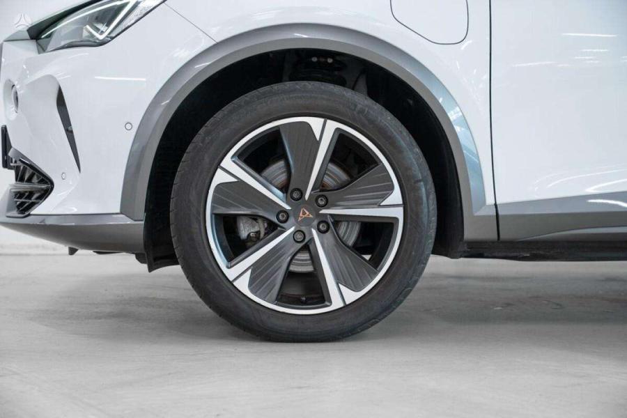 White Cupra Formentor 2022 in Vilnius, with an engine capacity of 1.40 L and mileage of 38 thousand km for 23900 €, photo 25 on AUTOMOTO.COM.LV