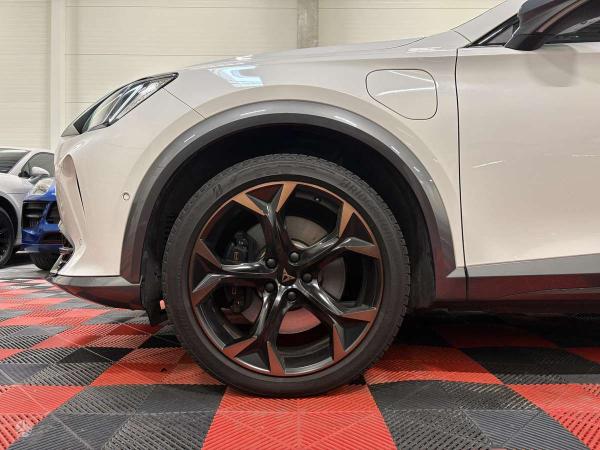 White Cupra Formentor 2022 in Vilnius, with an engine capacity of 1.40 L and mileage of 96 thousand km for 25900 €, photo 10 on AUTOMOTO.COM.LV