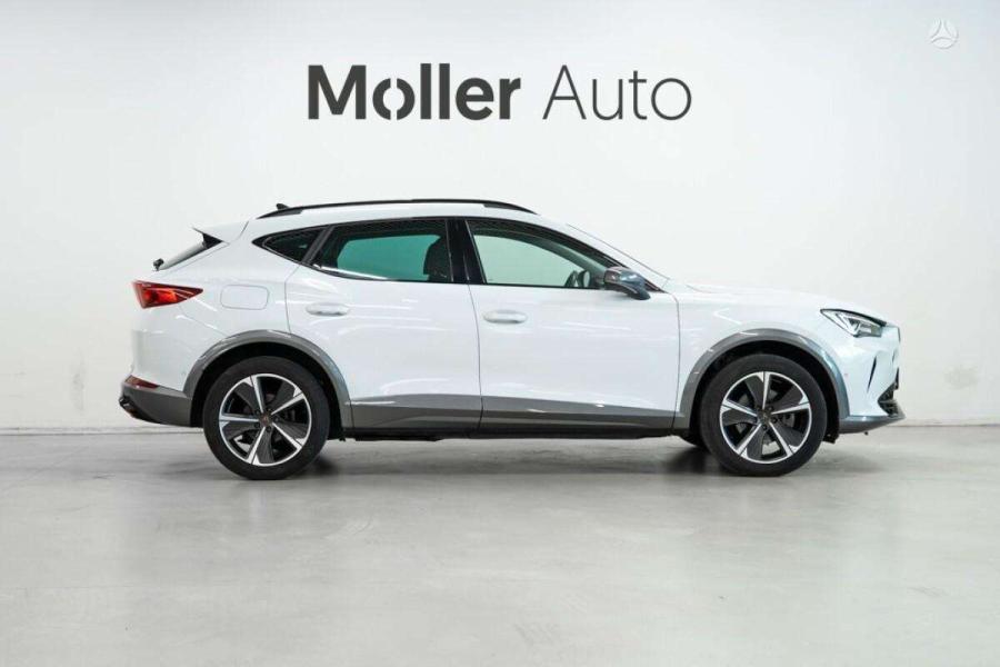 White Cupra Formentor 2022 in Vilnius, with an engine capacity of 1.40 L and mileage of 38 thousand km for 23900 €, photo 5 on AUTOMOTO.COM.LV