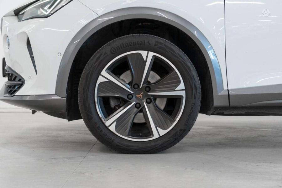 White Cupra Formentor 2022 in Vilnius, with an engine capacity of 1.50 L and mileage of 100 thousand km for 23900 €, photo 28 on AUTOMOTO.COM.LV