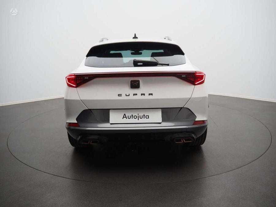 White Cupra Formentor 2022 in Vilnius, with an engine capacity of 1.40 L and mileage of 37 thousand km for 22900 €, photo 6 on AUTOMOTO.COM.LV