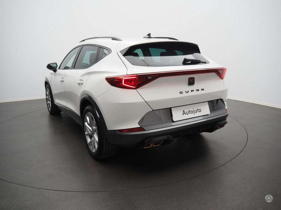 White Cupra Formentor 2022 in Vilnius, with an engine capacity of 1.40 L and mileage of 37 thousand km for 22900 €, photo 7 on AUTOMOTO.COM.LV