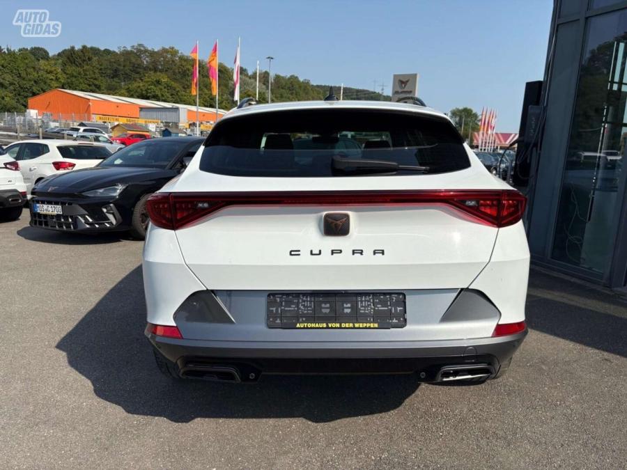 White Cupra Formentor 2023 in Kaunas, with an engine capacity of 2.00 L and mileage of 21 thousand km for 32576 €, photo 6 on AUTOMOTO.COM.LV