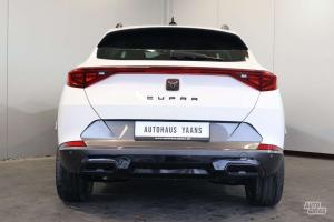 White Cupra Formentor 2023 in Kaunas, with an engine capacity of 1.50 L and mileage of 39 thousand km for 25771 €, photo 5 on AUTOMOTO.COM.LV