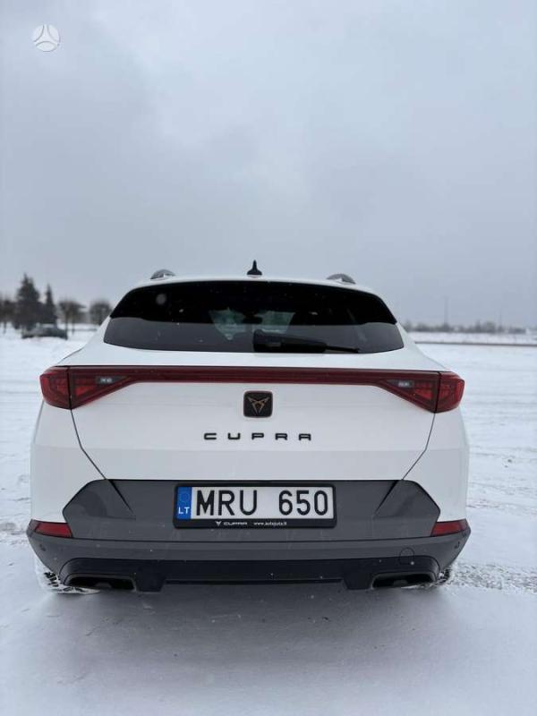 Белый Cupra Formentor 2023 в Каунас, объемом двигателя 1.50 л и пробегом 38 тыс. км за 26500 €, фото 4 на AUTOMOTO.COM.LV