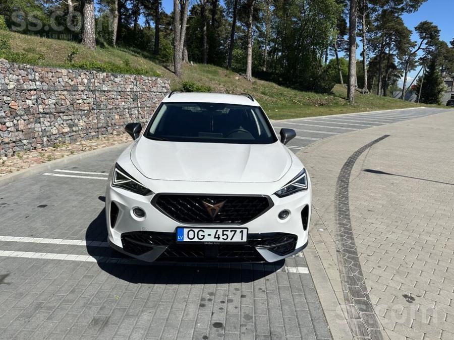 White Cupra Formentor 2023 in Riga, with an engine capacity of 1.40 L and mileage of 62 thousand km for 25500 €, photo 3 on AUTOMOTO.COM.LV