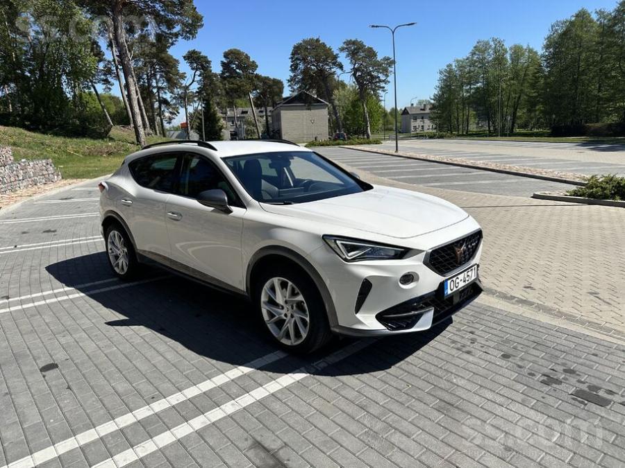 White Cupra Formentor 2023 in Riga, with an engine capacity of 1.40 L and mileage of 62 thousand km for 25500 €, photo 4 on AUTOMOTO.COM.LV
