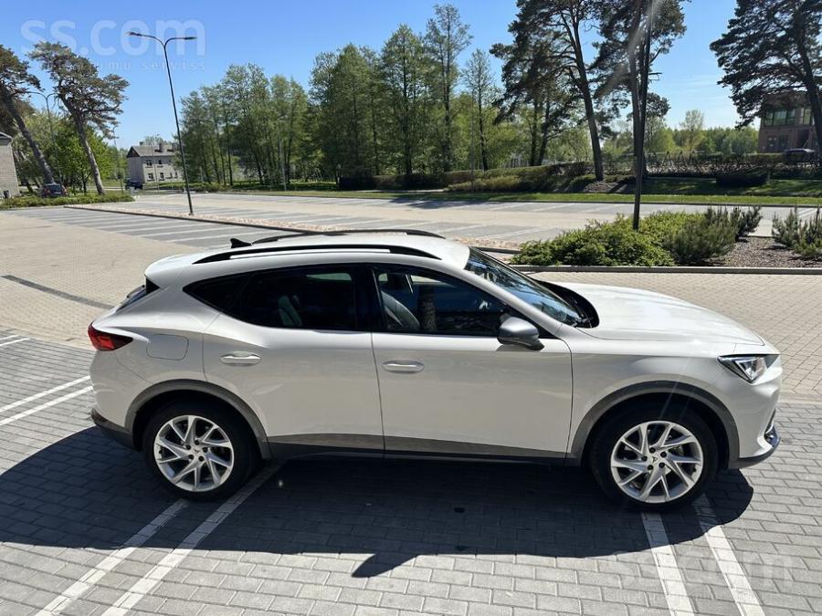 White Cupra Formentor 2023 in Riga, with an engine capacity of 1.40 L and mileage of 62 thousand km for 25500 €, photo 5 on AUTOMOTO.COM.LV