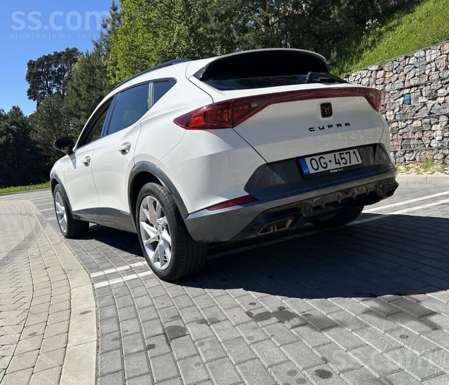 White Cupra Formentor 2023 in Riga, with an engine capacity of 1.40 L and mileage of 62 thousand km for 25500 €, photo 7 on AUTOMOTO.COM.LV